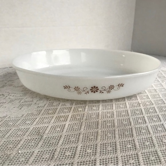 Pyrorey | Kitchen | Milk Glass Dynaware Daisy Casserole Dish | Poshmark